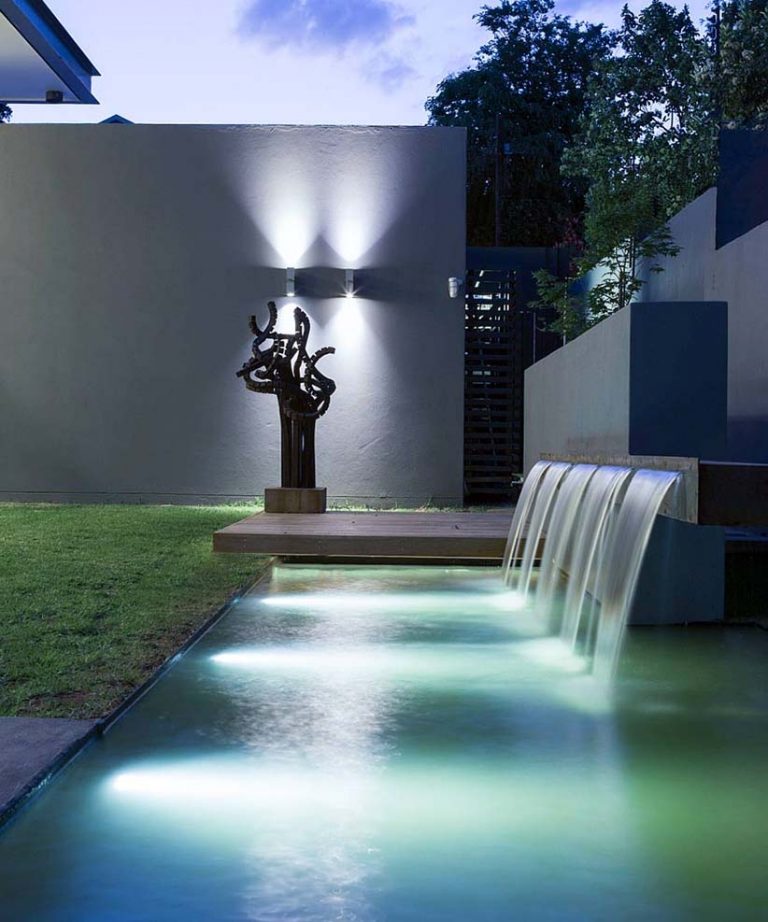 Submersible Pond Lights vs Downlighting (& Pond Lighting Ideas) | LED ...